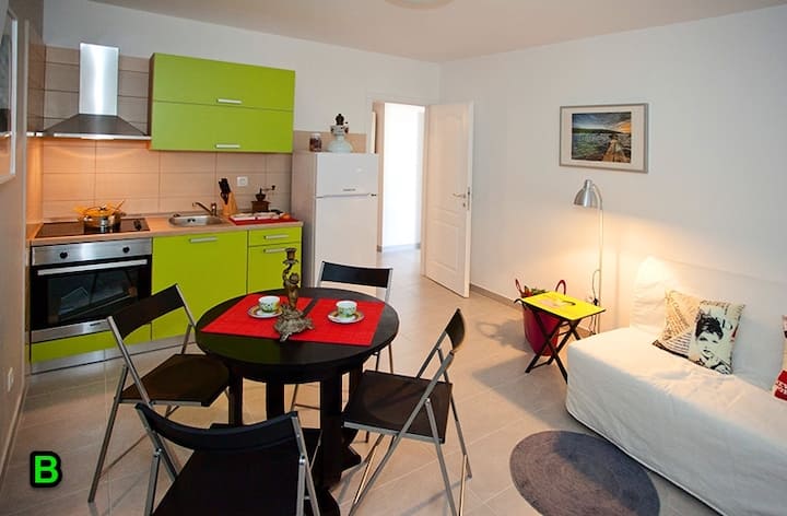 Splitpads: Twin Green. Peek Inside.... - Split