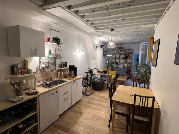 At The Heart Of The Lively Faubourg St Denis - Montmartre