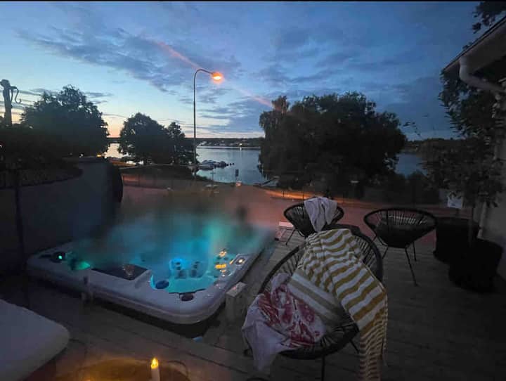 Centralt Villa Med Sjöutsikt - Västervik