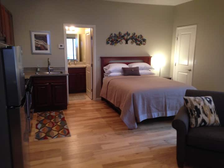 Private Studio Apt - Spacious W/ View From Balcony - Fountain Hills, AZ