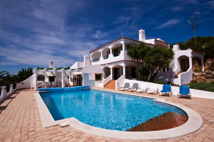 Beautiful Villa With Every Amenity - Lagos