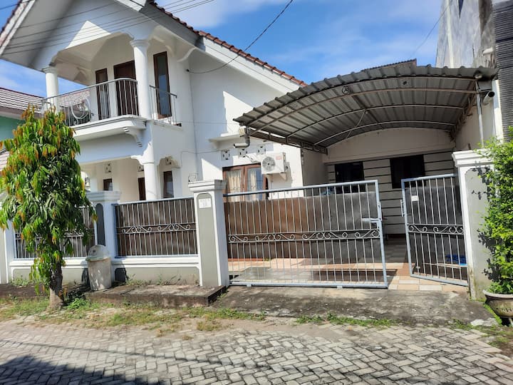 Maison Dans Résidence Privée Et Surveillée - Mataram