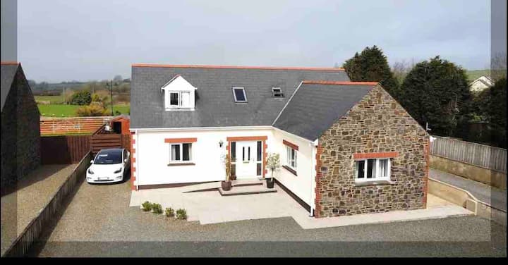 Luxury 8 Guest, 4 Bed, Modern Home Near Fishguard - Fishguard