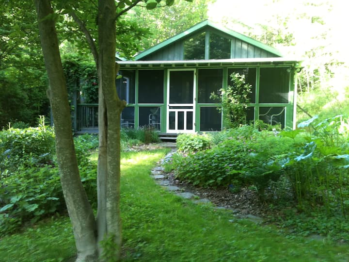 Rose Cottage Retreat - Oneonta, NY