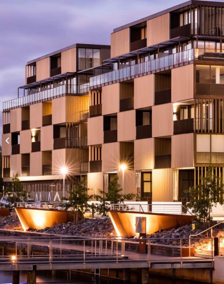 Foreshore New Apartment With Lake View In Canberra - Canberra