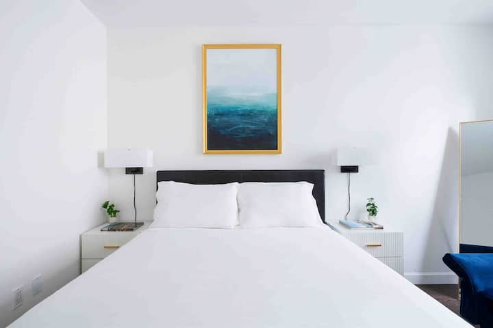 Downtown Two Bedroom - Queens, NY