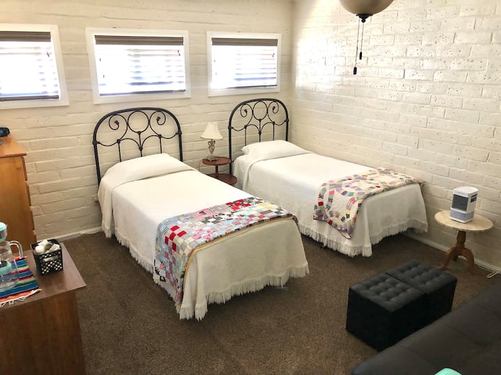 Guest Suite - Ideal Downtown Bishop Location - Bishop, CA