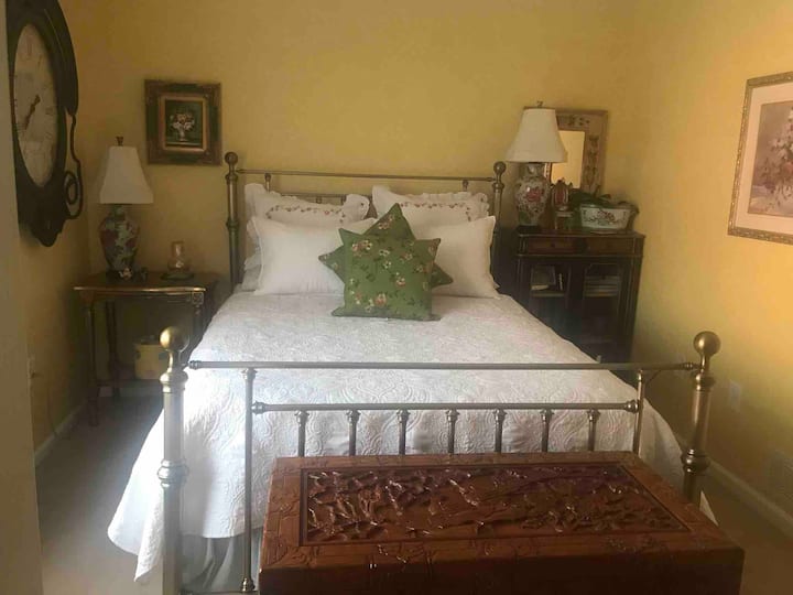 Cozy Room Close To Stadiums - Pittsburgh, PA