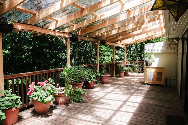Secluded, Gorgeous& Large Forested South Hill Home - Eugene, OR