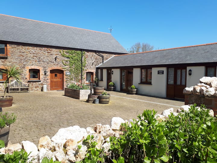 Mowhay- Quiet Farm Stay With Fishing - Widemouth Bay