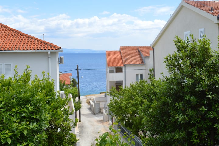 Two-bedroom Apartment With Seaview - Okrug Gornji