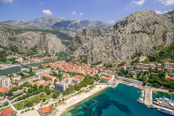 Family Two Bedroom Apartment In Omis - Omiš