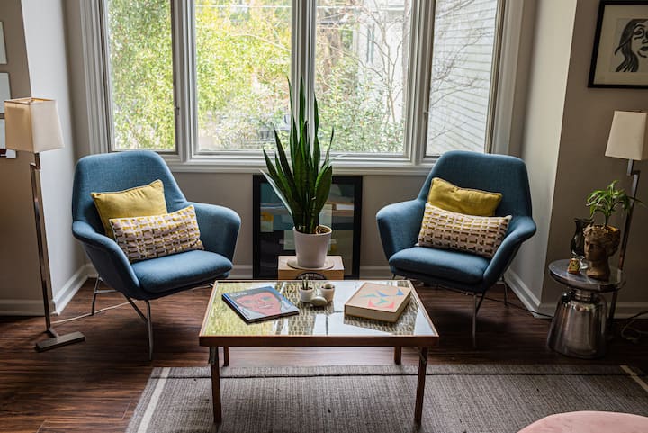 Historic Downtown Flat W/ Parking - Savannah, GA