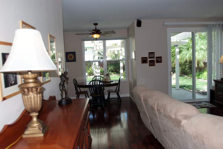 Tropical Room In Murrieta, Ca. - Murrieta, CA