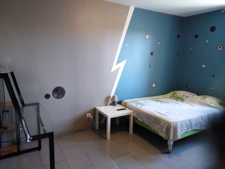Grande Chambre à Louer . - Mèze