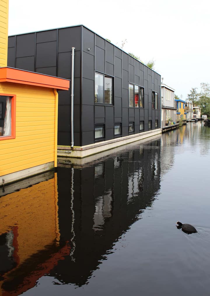 Bright Architect-designed Floating Home - Ámsterdam