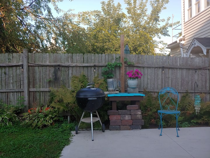 Cozy 2bd Flat With Fenced Yard On Lower Eastside. - Milwaukee