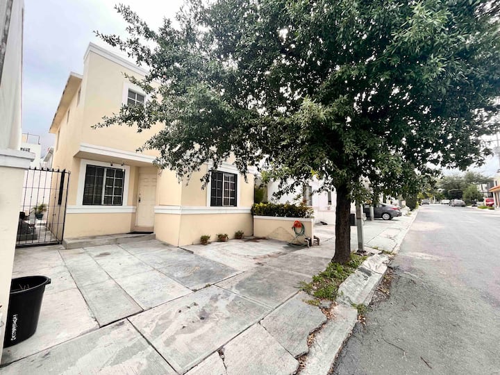 Bonita Casa Equipada Con 3 Hab En Zona Residencial - Monterrey