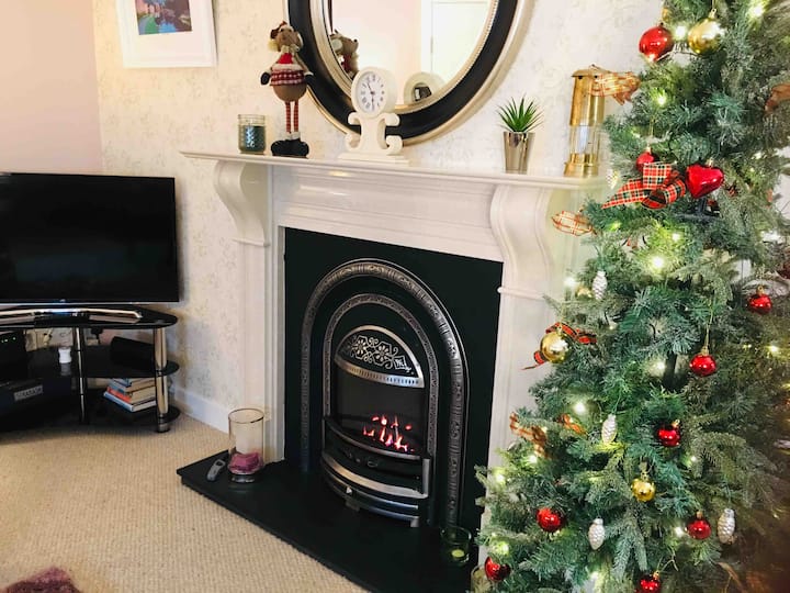 The Little Beech Tree With Spa Bath, Bathroom Tv - Linlithgow