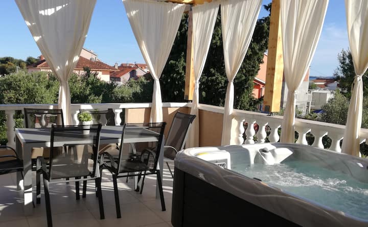 Apartment Ivana With Jacuzzi - Zadar