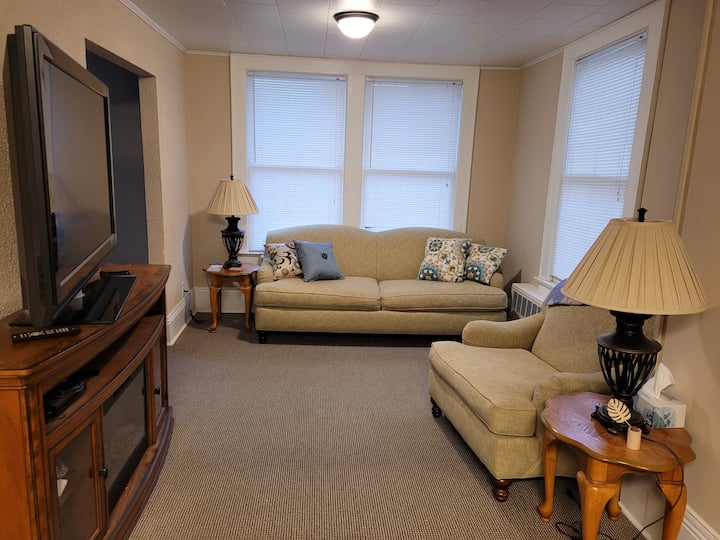 Historic Apartment Building, Minutes From Downtown - Hendersonville, NC