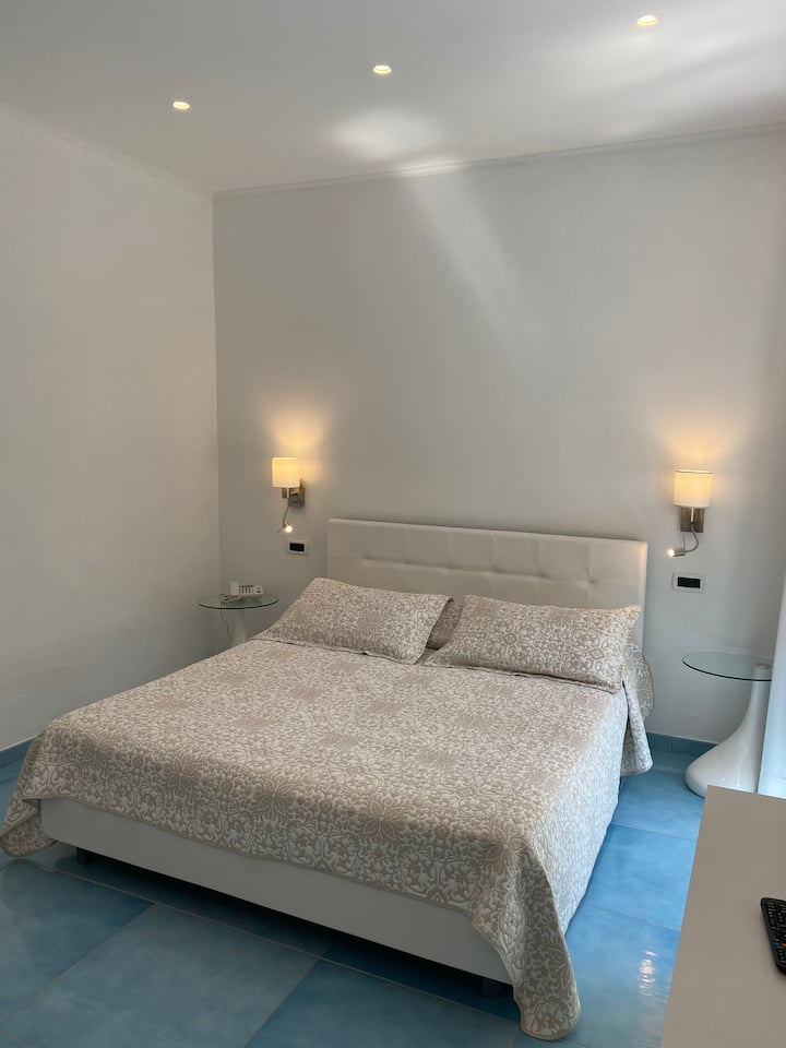 Camera Elegante Con Piscina E Parcheggio Privato - イスキア