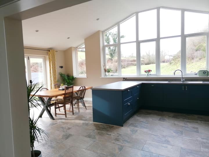 Flooded With Light Rural Retreat - With Views! - North Wales