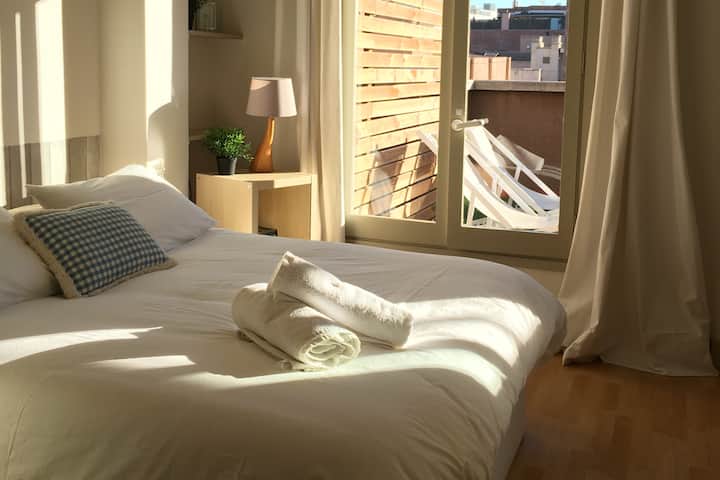 Sunny Atic,  Super Well Connected  ; ) - Barcelona