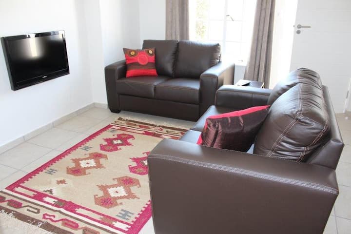 Conveniently Located Self Contained Apartment - Edenvale