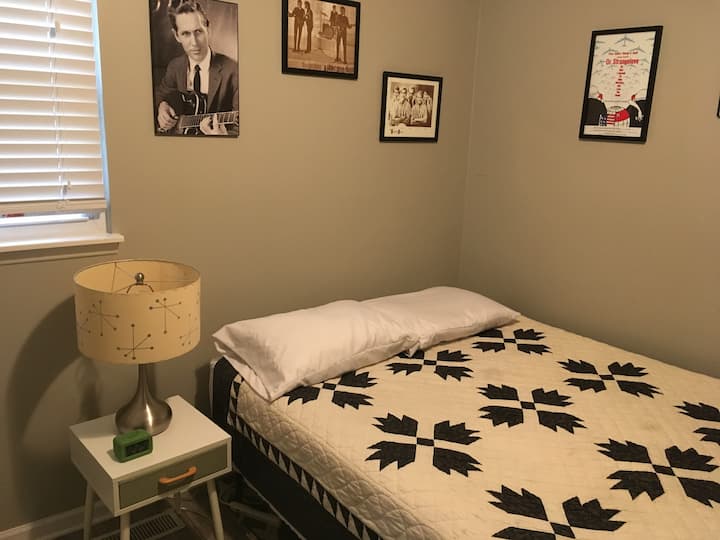 60s-themed Musician’s Hangout—close To Airport! - Nashville