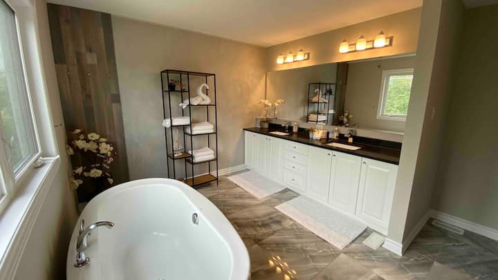 Sleeps 8+ Close To Tanger Outlets Modern House - Kanata