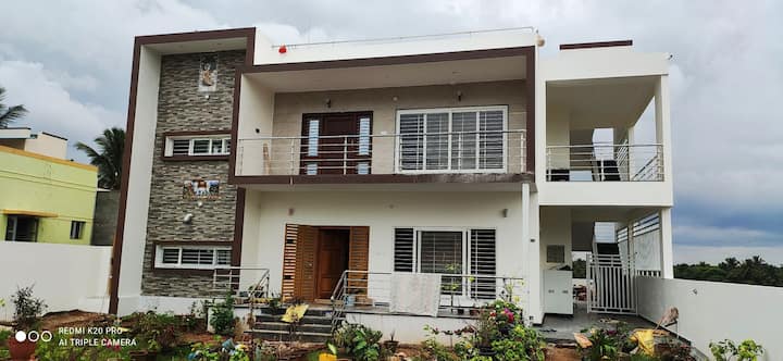 Luxury I St Floor Villa, Garden Greenery 2bhk A/c - Mysore