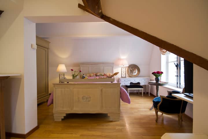 Brugge's House Of Friends “A Romantic Loftroom” - Brugge