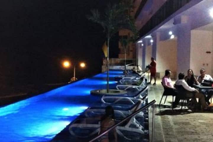 Pristine Beachfront Apartment Near Historic Center - Cartagena