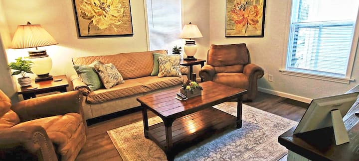 Charming Remodeled 2/3bedroom Home Large Yard - Sioux Falls, SD