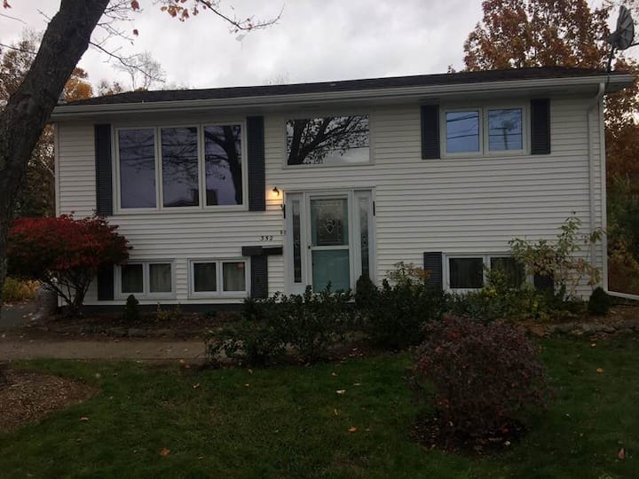 Cozy Basement Apartment Minutes From Sydney Venues - Cape Breton Island