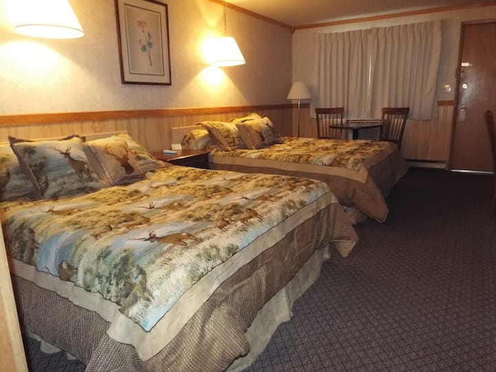 Caboose Motel  Double Queen Room B 2~4 P - Libby, MT