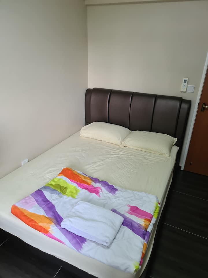 A Room With Bathroom Near Ntu, Boon Lay - Singapore