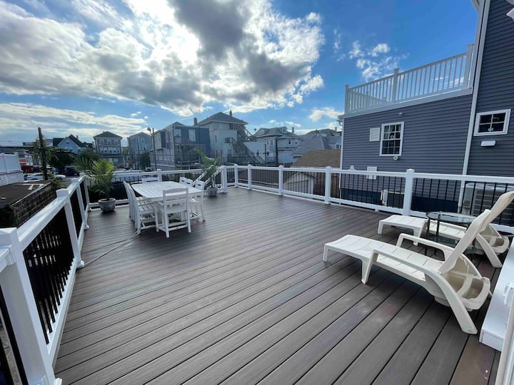 Big Deck Energy-1 Block To Beach & Boardwalk - Atlantic City, NJ