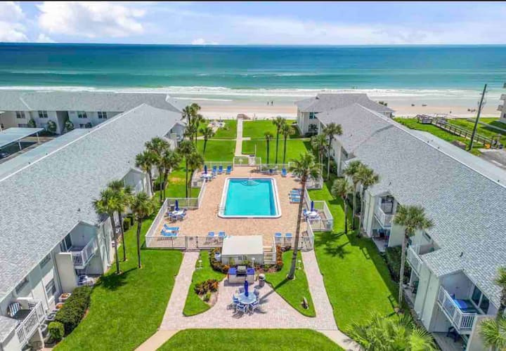 Beach Serenity- Heated Pool, Private Balcony, Bbq - New Smyrna Beach, FL