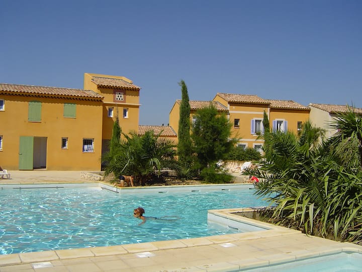 Villa 4* Climatisée, 6 Pers, Jardin, Piscines - Arles