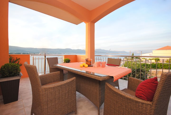 Apartment Magnolia With Sea View And Two Terraces - Arbanija