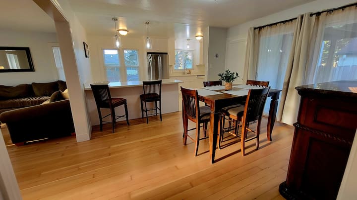 Central & Spacious | Perfect For Professionals - ベニシア, CA