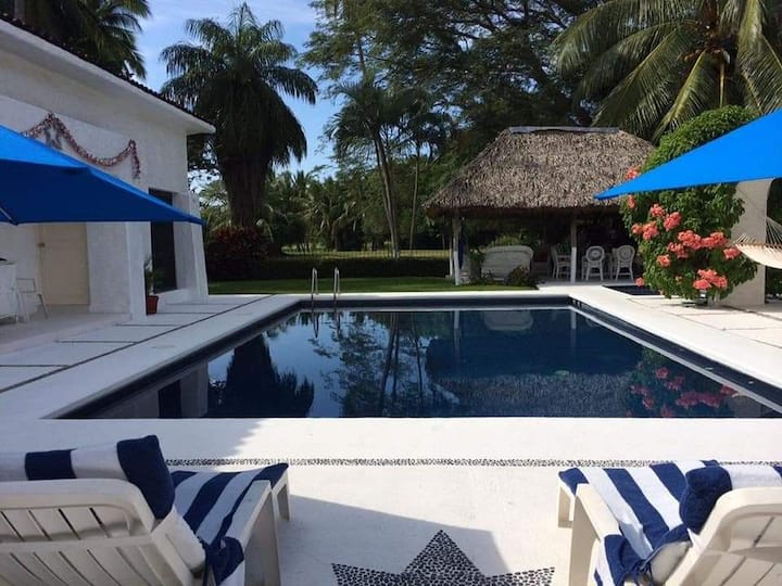 Hermosa Casa Ideal Para Ti - Zihuatanejo
