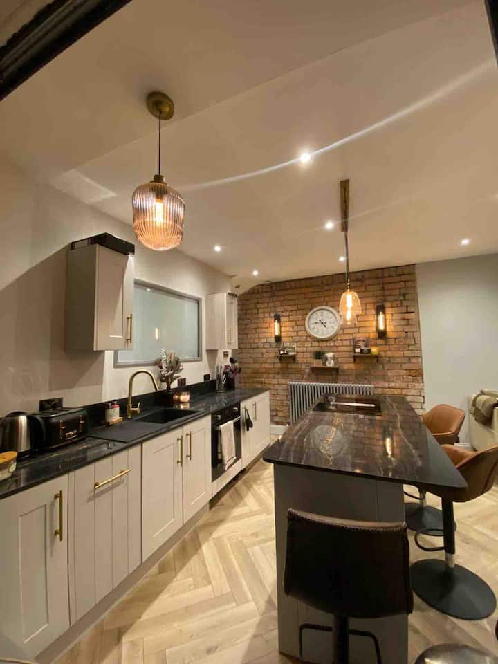 Flat 2 - The Connaught Suite - Cardiff