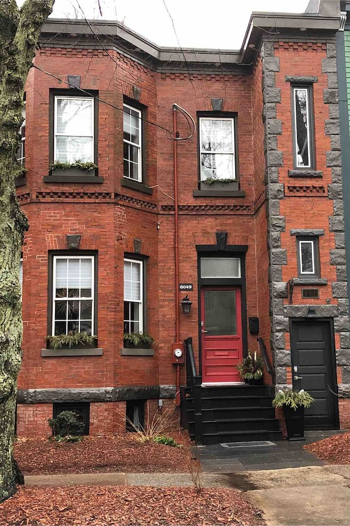 Beautiful Private Space In A 115 Year Old Home - Halifax, NS, Canadá