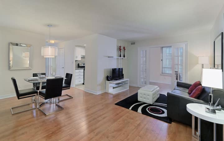 2 Bed/2bth - Ready Move In-downtown - Qwest - Toronto, ON