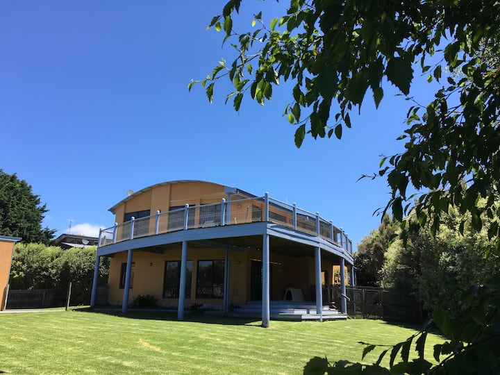 The Beach Hive ~ Buzzing Fun And A Dinosaur! - Apollo Bay