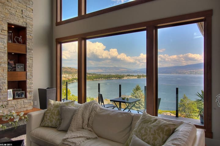 6 Bedroom Home With Pool And Outstanding Views! - West Kelowna