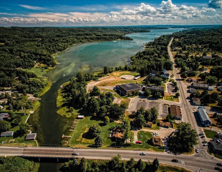 Lake Leelanau Narrows Resort (Cabin #1) - Suttons Bay, MI